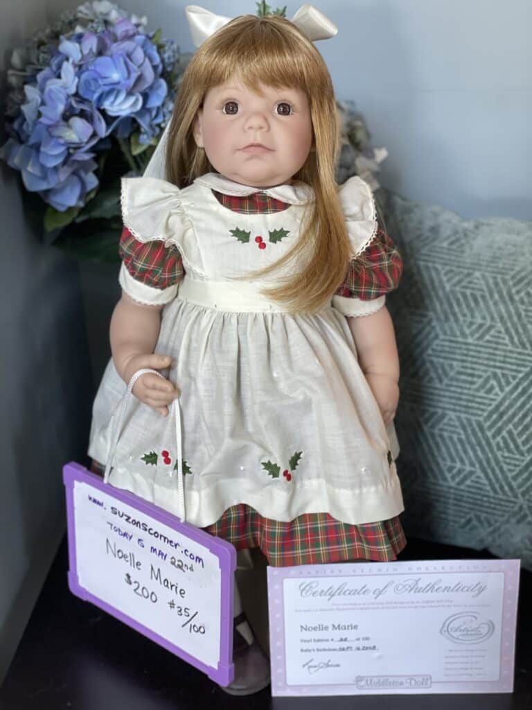 Noelle Marie #35/100 Reva Schick, 2008 | Suzon's Corner